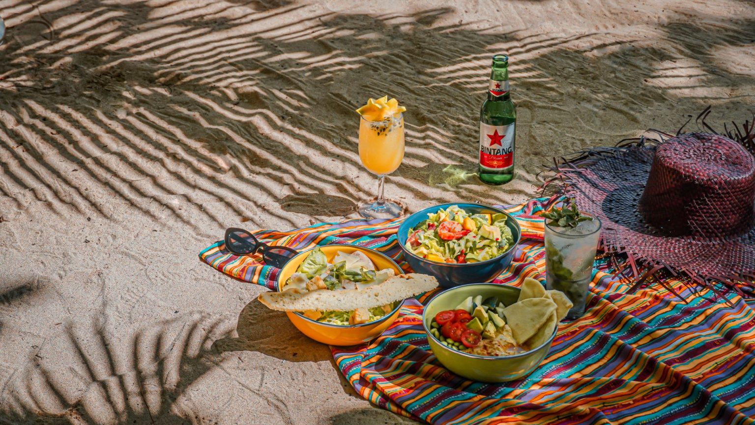 Grab Your Beach Munchies at Atomic 17 Food Truck - FoodieS